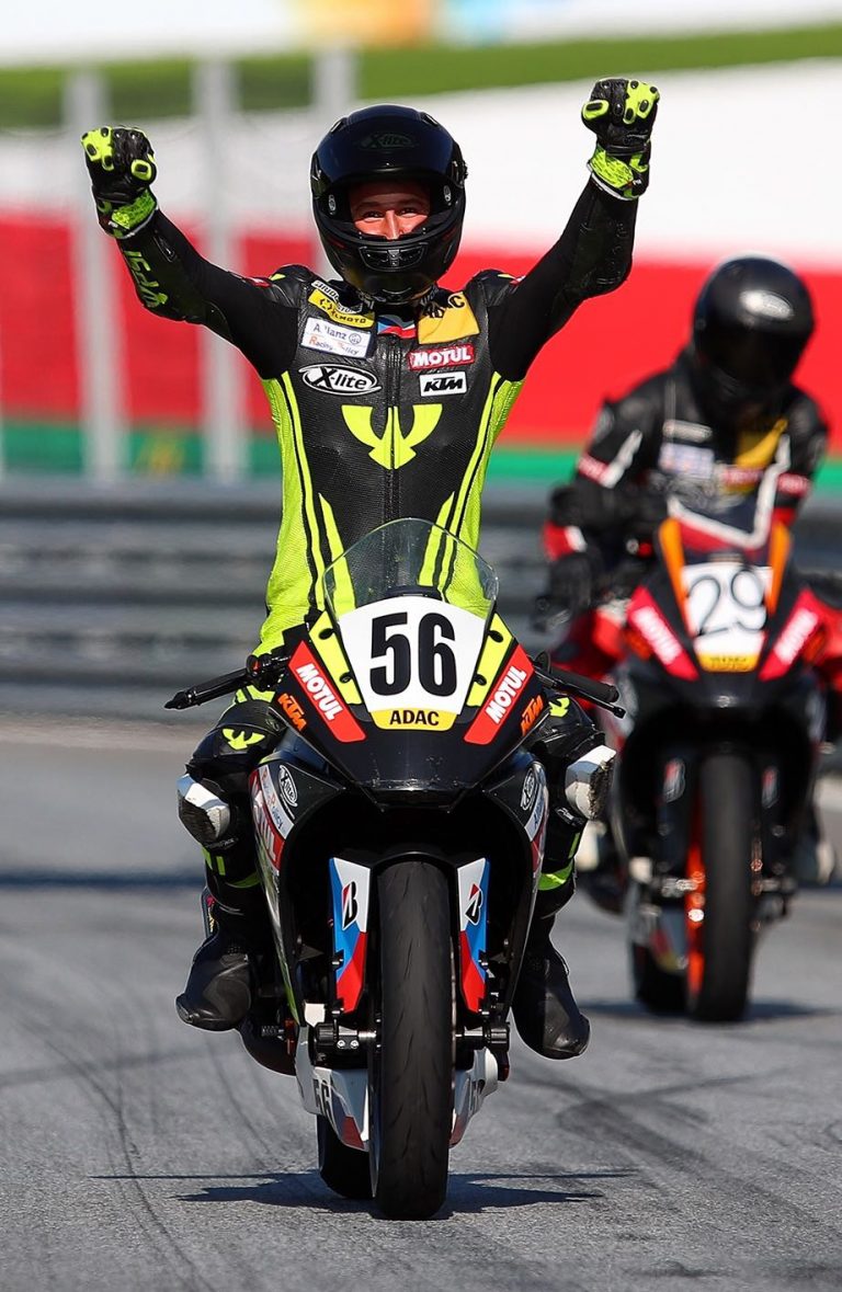 IDM Supersport 300: Der ADAC Junior Cup-Vize David Kubáň greift an ...